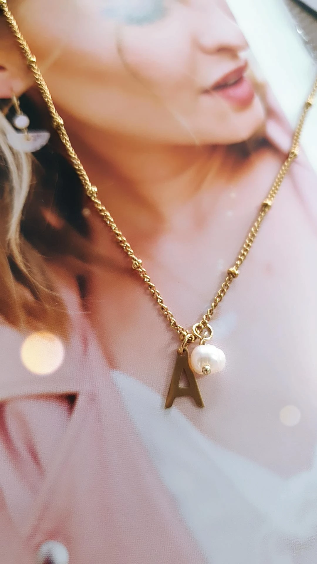 Collier initiale et sa perle d'eau douce - Bar a Bijoux